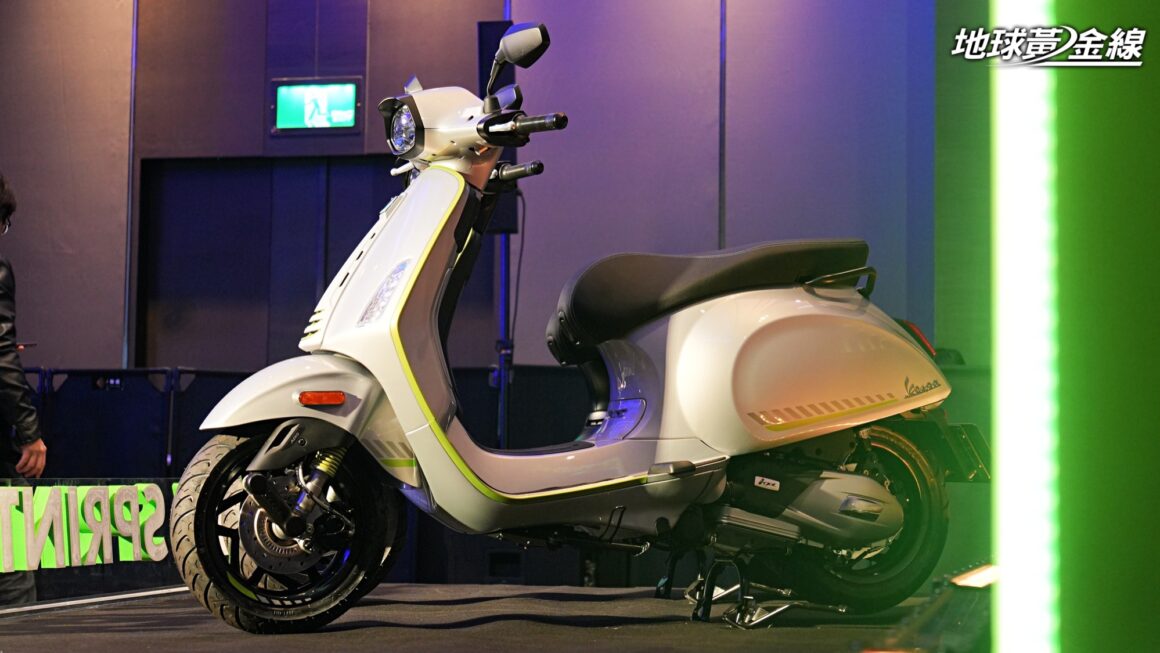 25年式Vespa Sprint Tech 150售價20.9萬起，DEC精品同步登場 | 地球黃金線