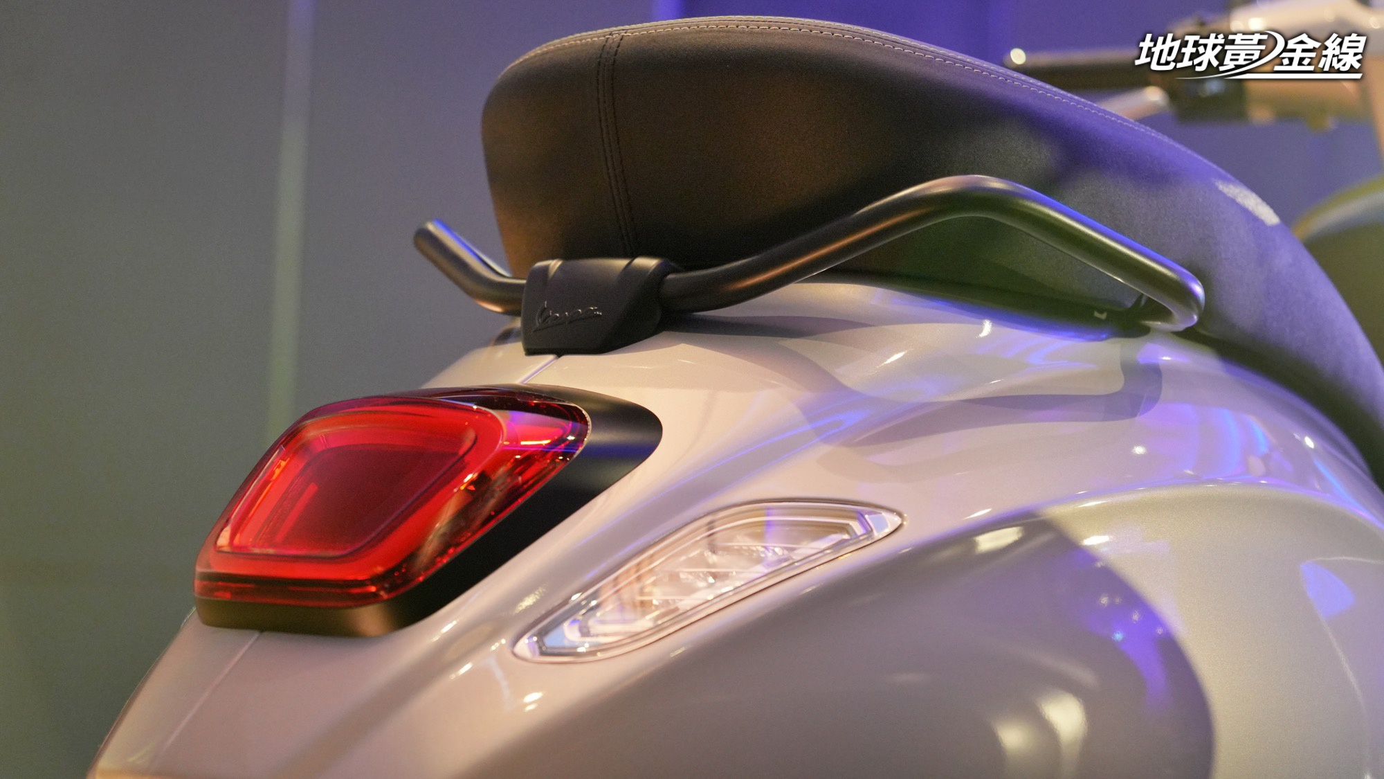 25年式Vespa Sprint Tech 150售價20.9萬起，DEC精品同步登場 | 地球黃金線