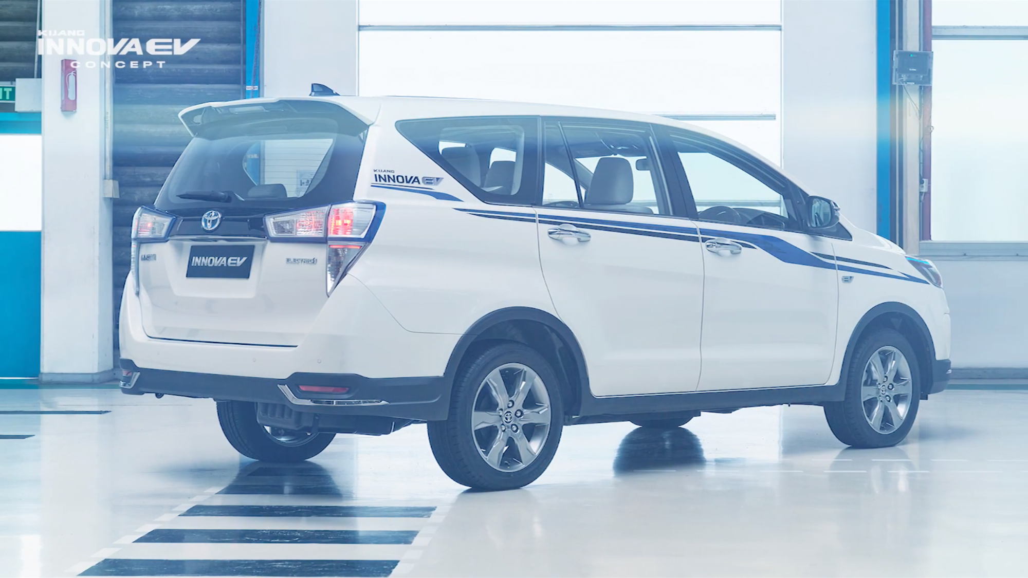 豐田有望推出純電MPV！Toyota Innova EV概念車印尼車展亮相 | 地球黃金線