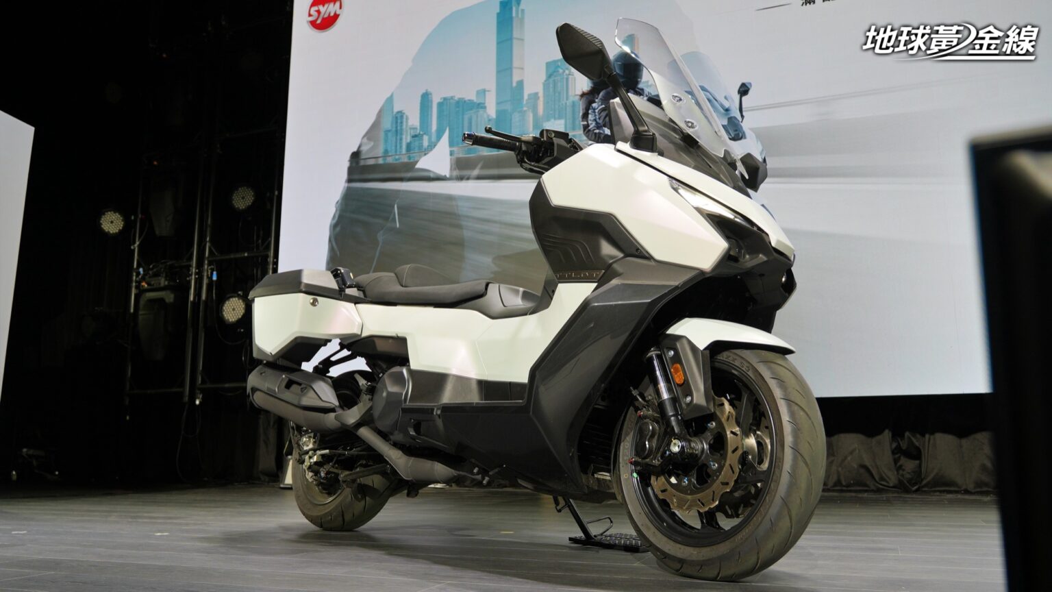 SYM TTLBT上市優惠價33.5萬，搭載7吋螢幕與Apple CarPlay | 地球黃金線