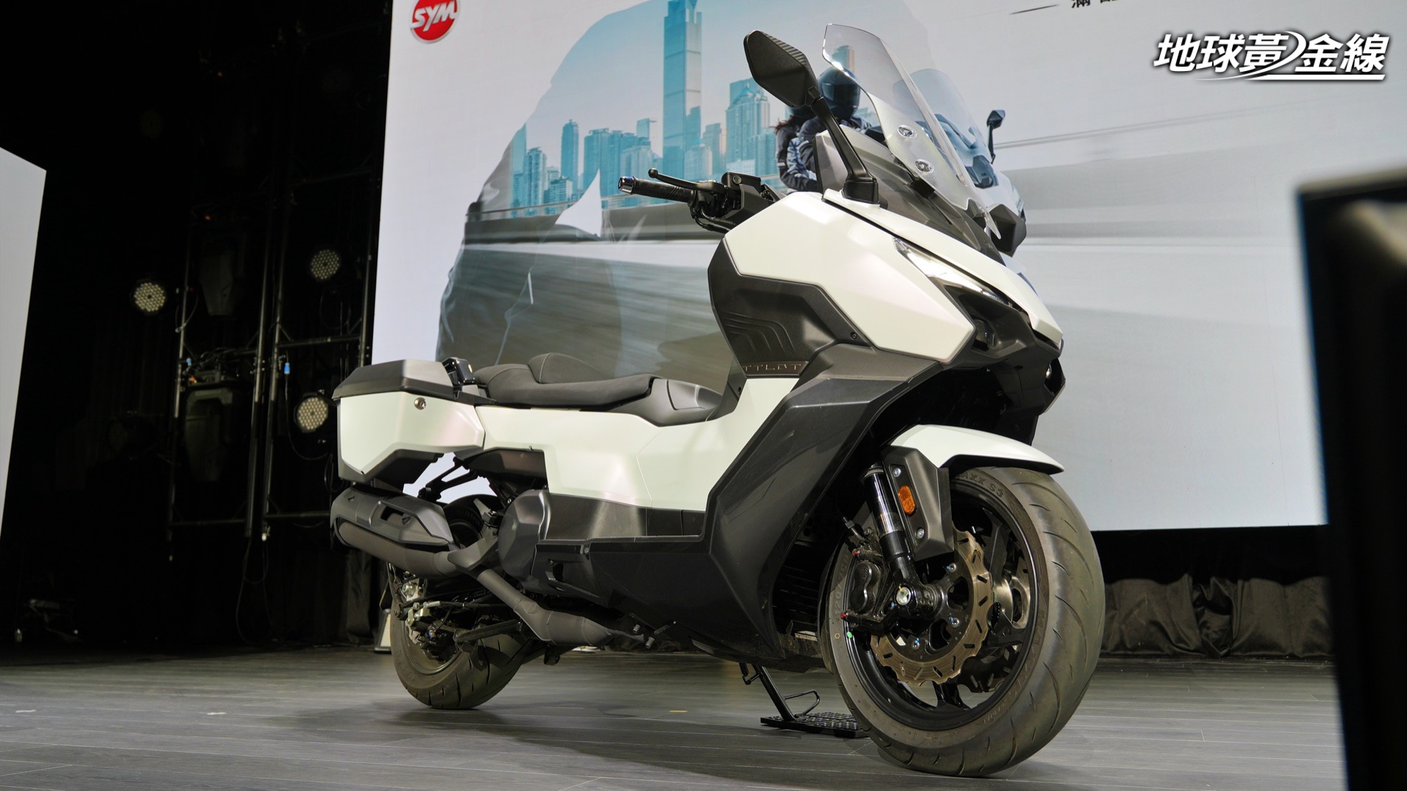 SYM TTLBT上市優惠價33.5萬，搭載7吋螢幕與Apple CarPlay | 地球黃金線