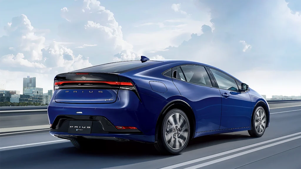 2025年式Prius PHEV售價小漲4千元，全車系升級Qi手機無線充電 | 地球黃金線
