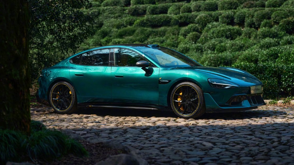 SU7 Ultra破天荒台幣240萬上市，限量「紐北版」雙座設定晚點見 | 地球黃金線