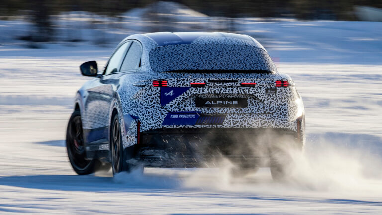 A390發表前雪地首現，Alpine首款四門運動轎跑確定採3馬達架構 | 地球黃金線