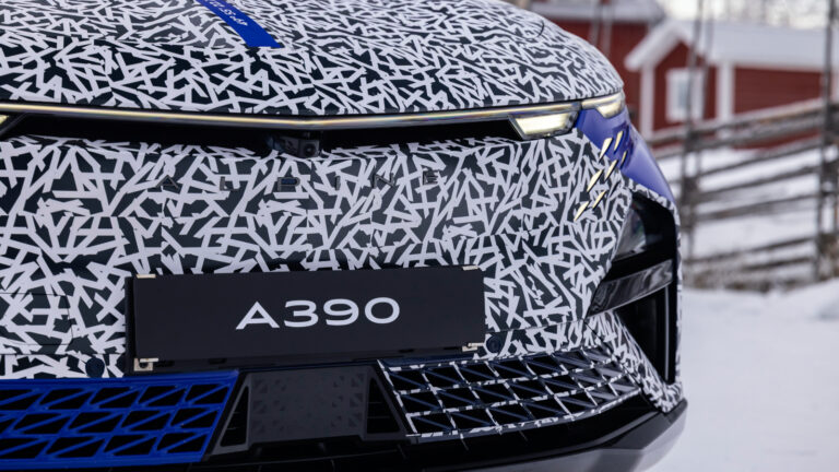 A390發表前雪地首現，Alpine首款四門運動轎跑確定採3馬達架構 | 地球黃金線