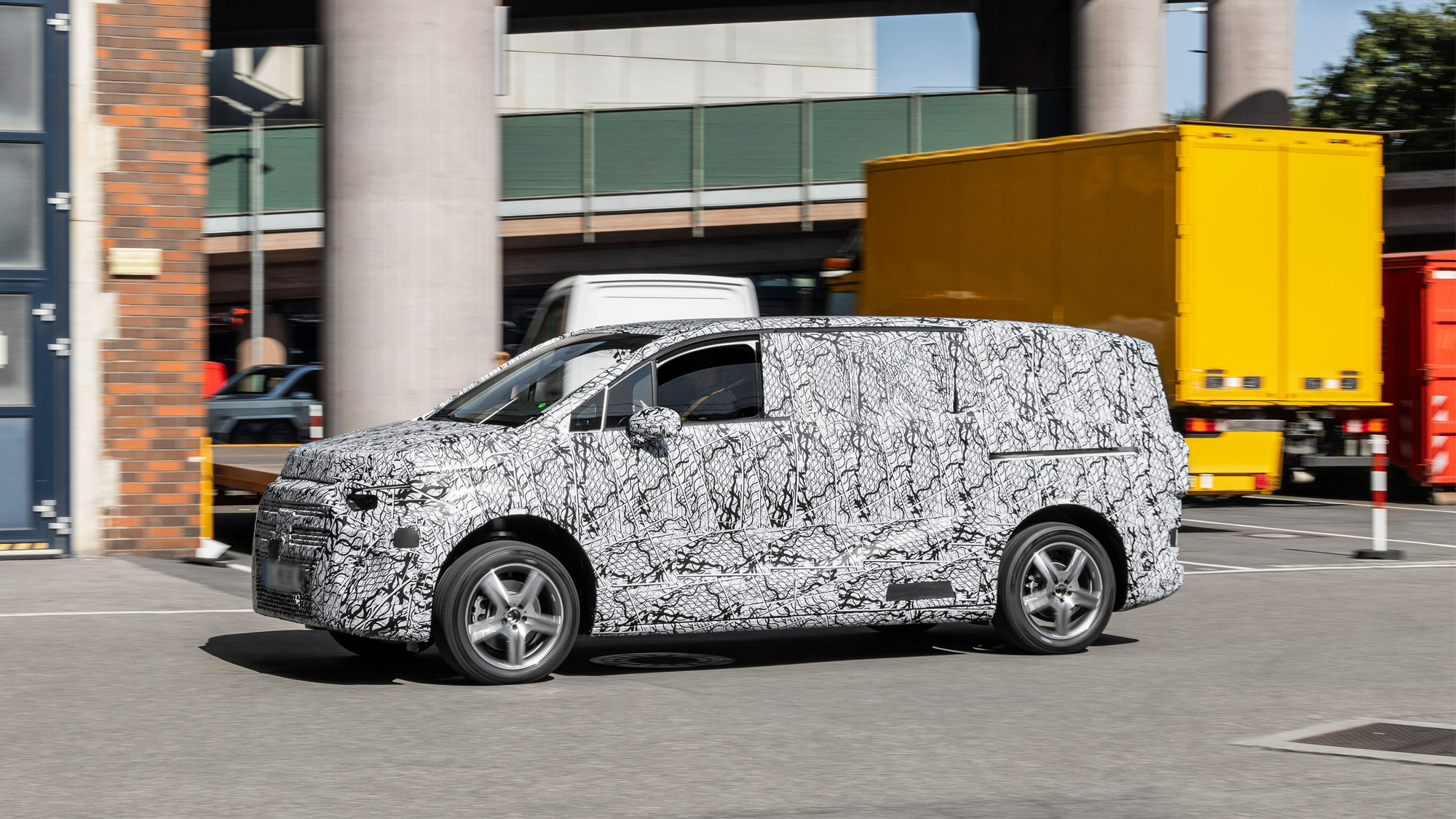 Mercedes-Benz全新VAN.EA平台之作，賓士Vision V概念車即將登場 | 地球黃金線