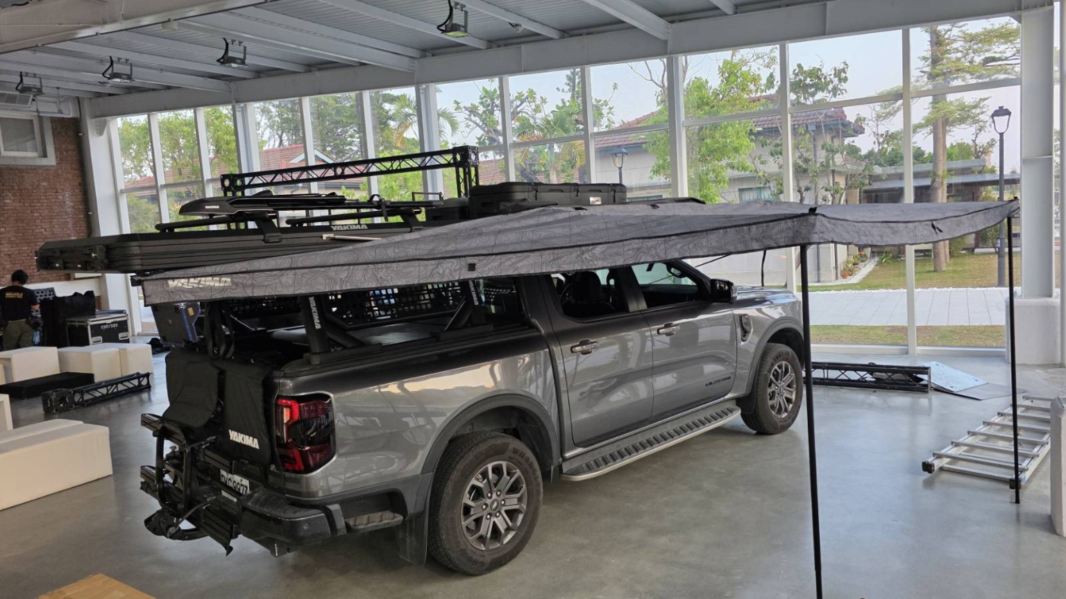 Yakima發表車用帳篷新品：硬殼式車頂帳59800元、180度車邊帳21600元 | 地球黃金線