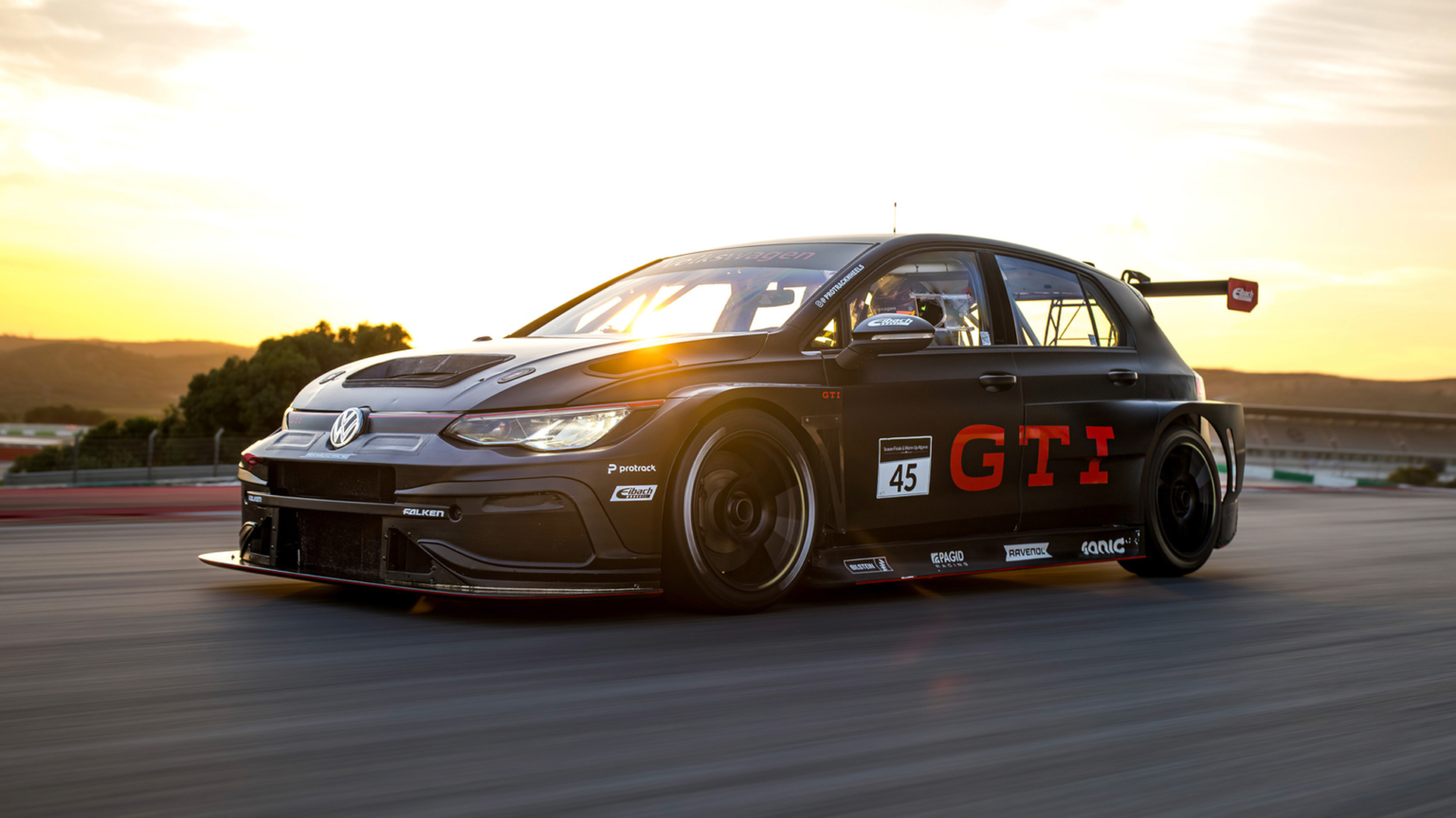 Volkswagen GTI挑戰紐柏林24耐，Golf GTI Clubsport 50週年版同場亮相 | 地球黃金線