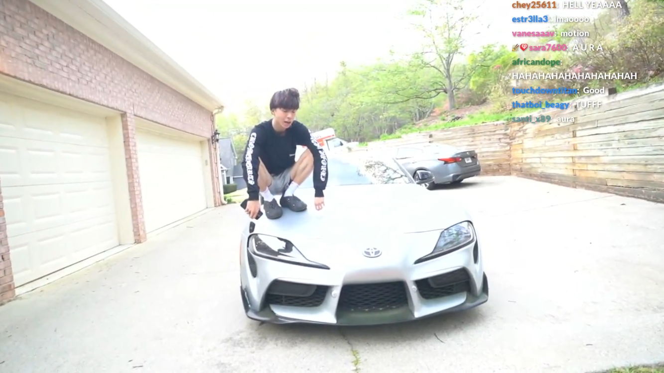 最強高中生Ray入手豐田牛魔王，跳上GR Supra引擎蓋慶祝網嗨翻 | 地球黃金線