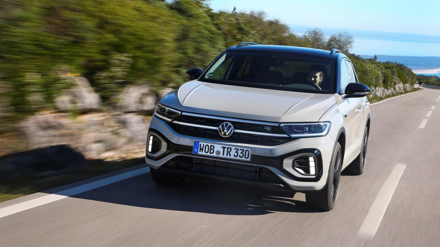 25年式VW T-Roc上架，330 R-Line Performance與T-Roc同降2萬元 | 地球黃金線