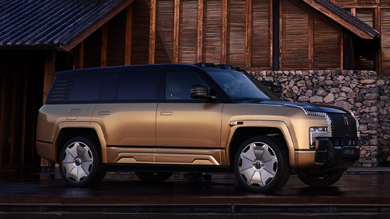 比亞迪仰望U8L上海車展登場！長軸更氣派還有24K黃金車標宛如土豪風 | 地球黃金線