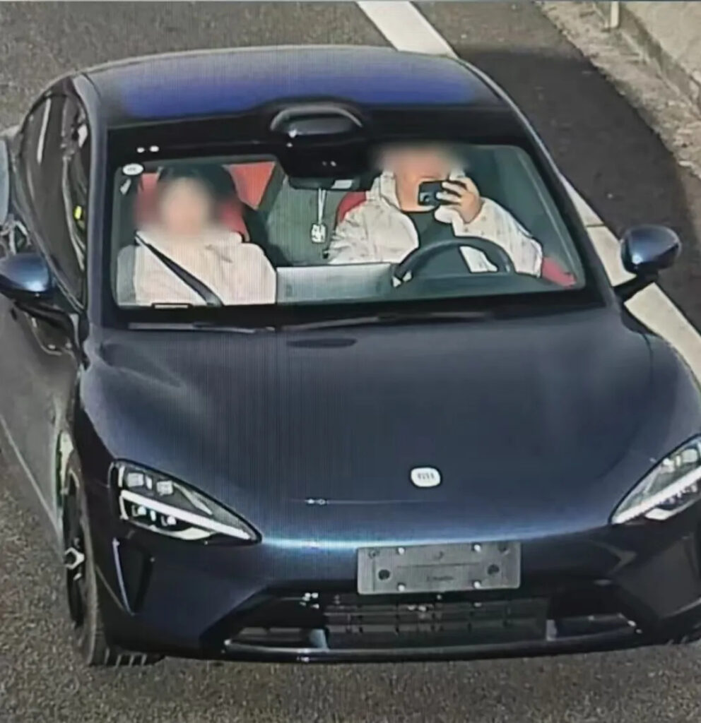 中國SU7高速公路狂飆230km/h，拿手機拍攝稱「記錄生活」被舉發 | 地球黃金線