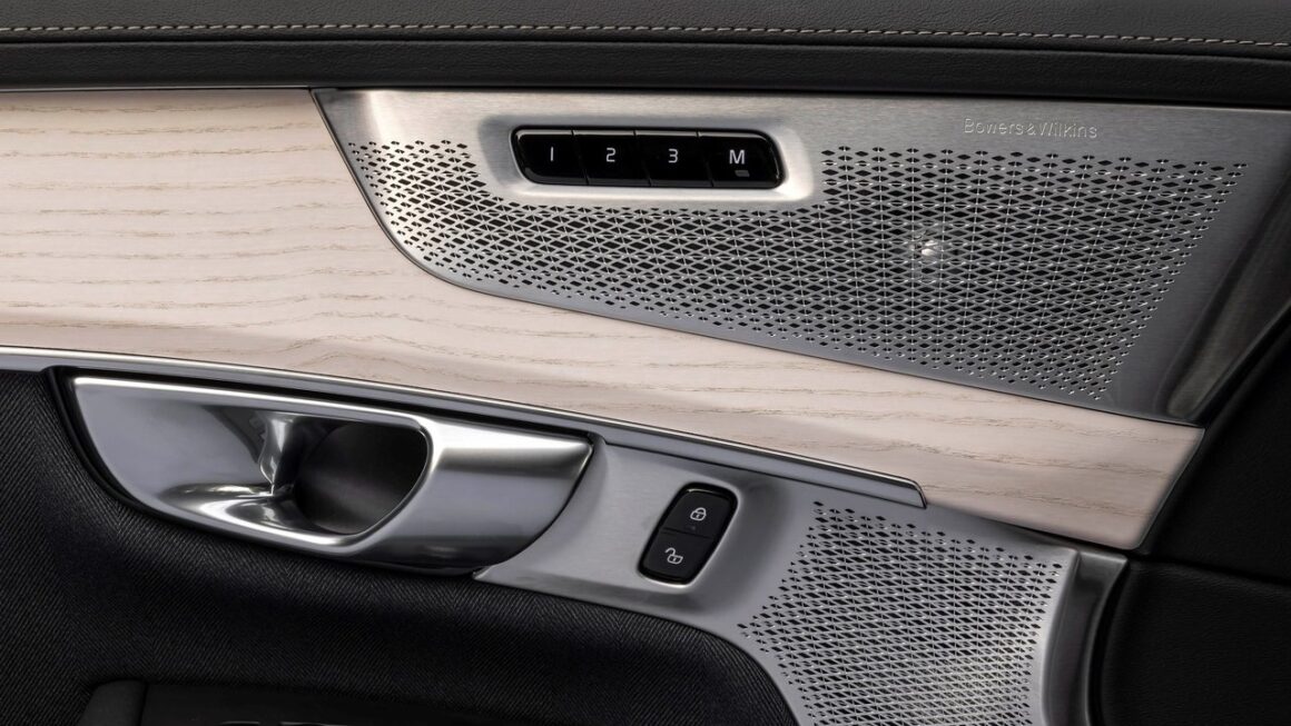 B＆W和Harman Kardon一家親？Harman收購Sound United擴大車用音響版圖 | 地球黃金線