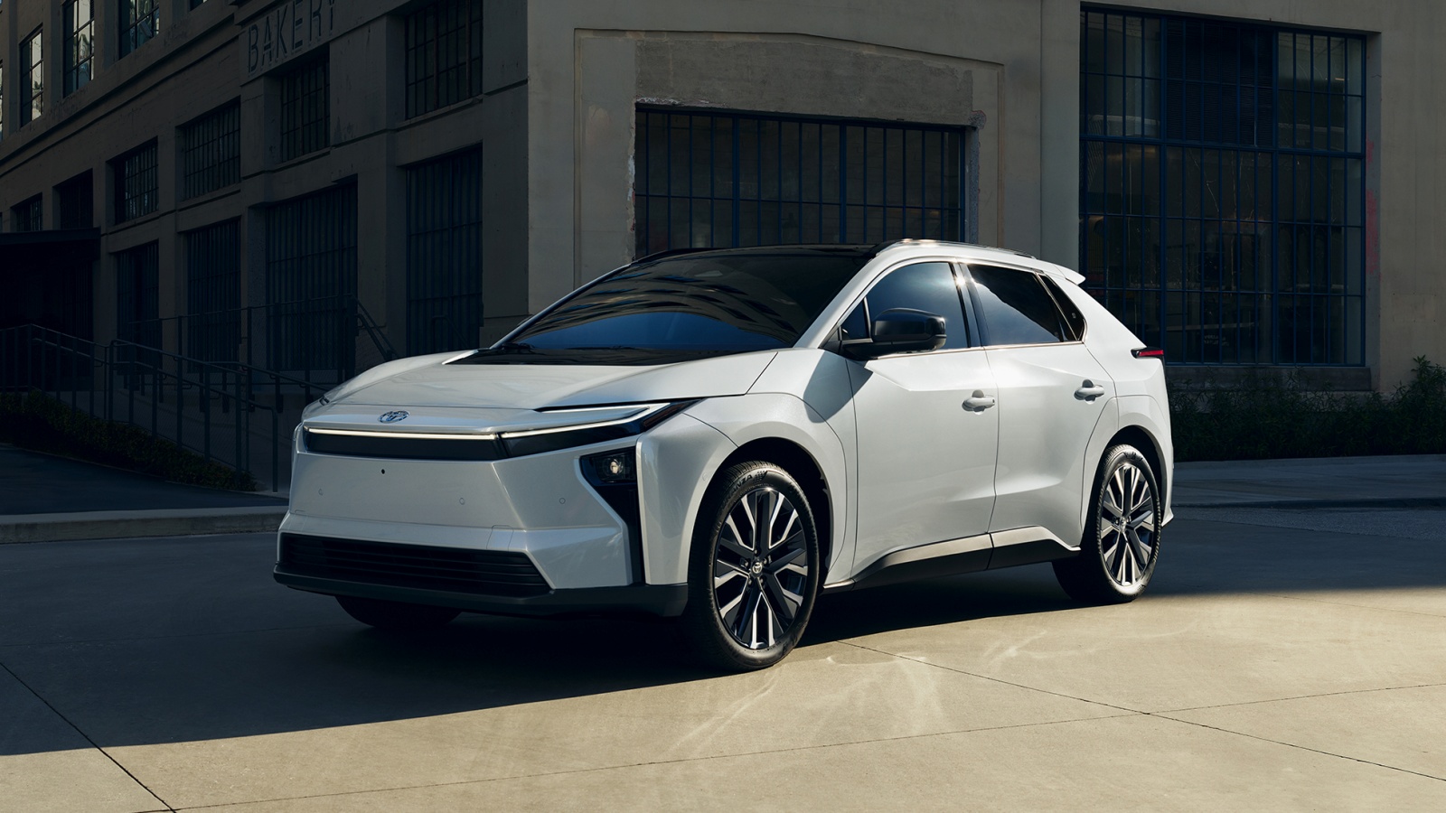 美規Toyota bZ4X小改款改叫「bZ」，雙馬達輸出上看338匹、續航力提升25% | 地球黃金線