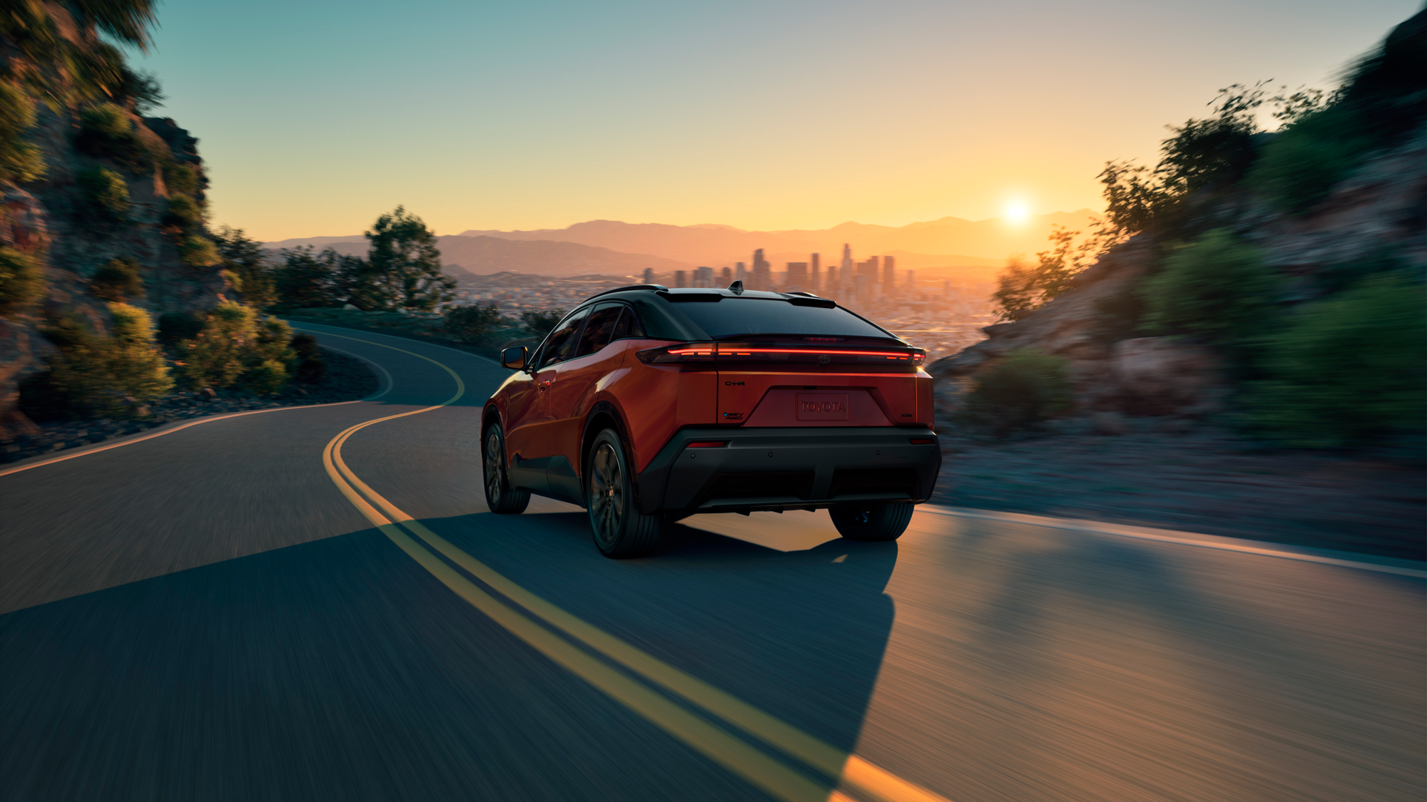 Toyota C-HR強勢回歸，全新美規版以純電跨界身份休旅登場 | 地球黃金線