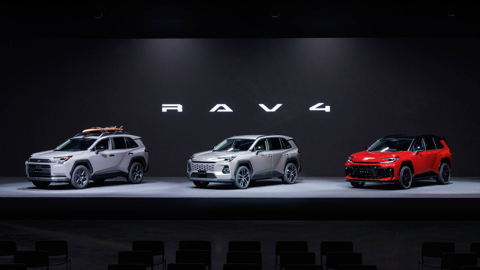 6代RAV4 GR Sport抵桃園機場！Toyota送美規測試拚台北車展亮相或純路過？ | 地球黃金線