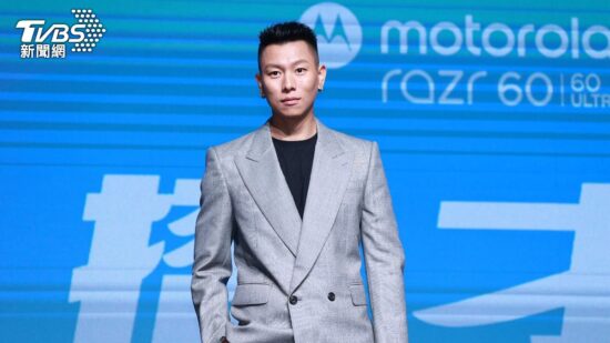 瘦子急喊「你後面有車」爆紅成迷因被公車司機做成警語！本人興奮圓夢：做成擋泥板 | 地球黃金線