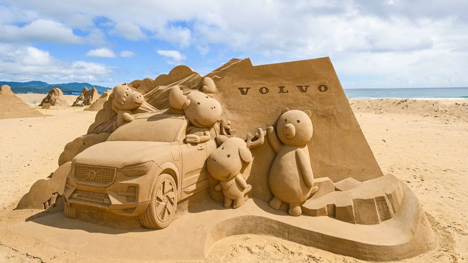 Volvo首度於福隆沙雕季登場！北歐幸運星Milu與迪士尼角色超萌 | 地球黃金線