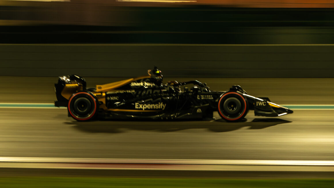 年度賽車電影《F1》全球影評解禁！媒體大讚：好看到忘記呼吸 | 地球黃金線