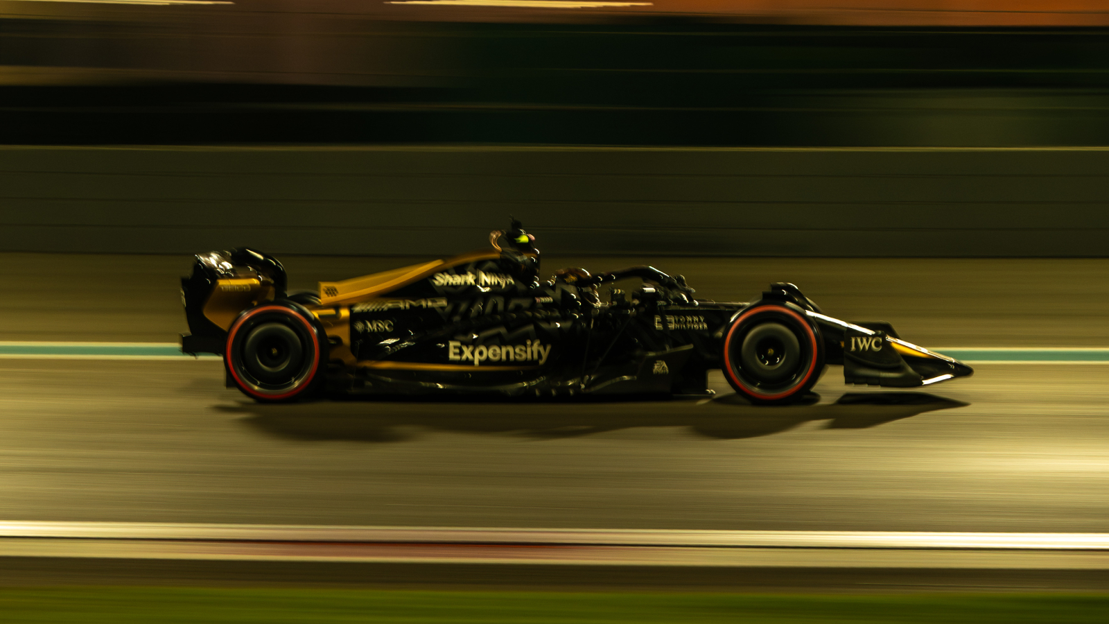 年度賽車電影《F1》全球影評解禁！媒體大讚：好看到忘記呼吸 | 地球黃金線