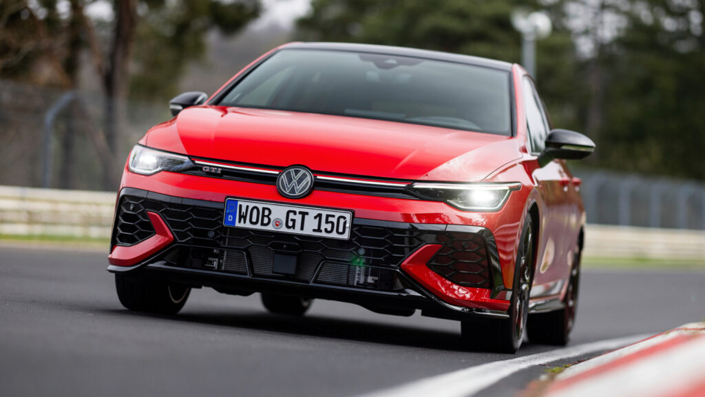 Golf GTI Edition 50身懷325匹馬力，福斯發表歷代最強Golf GTI | 地球黃金線