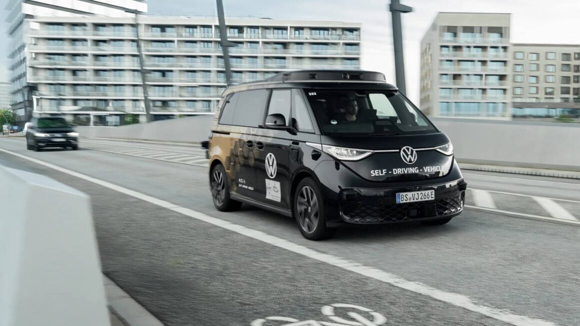 Volkswagen ID.Buzz AD無人駕駛車正式亮相，打造全方位自駕移動解決方案 | 地球黃金線