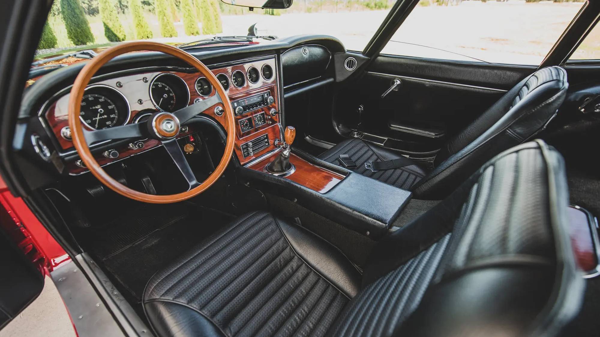 Toyota 2000GT罕見左駕版本現身美國拍賣，成交價逾90萬美元 | 地球黃金線