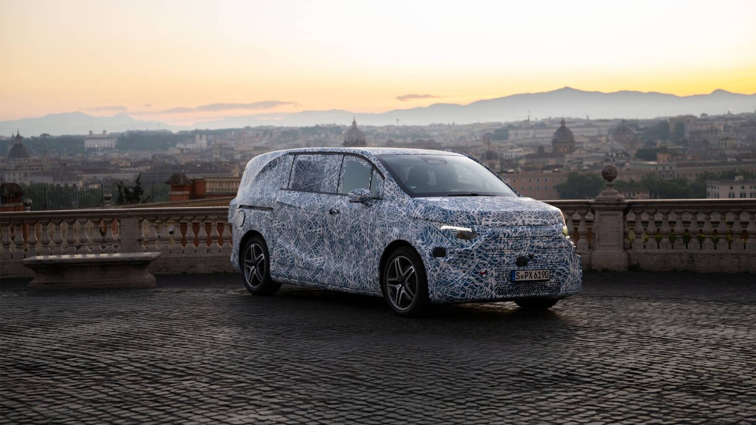 M-Benz VLE長途測試完美通過，從斯圖加特直達羅馬僅需兩次快充 | 地球黃金線