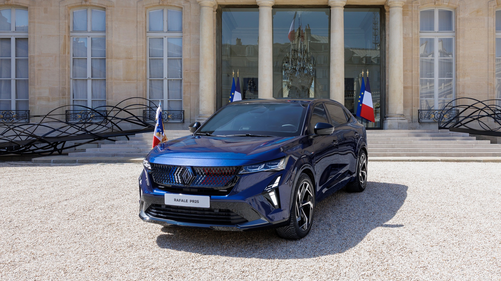 Renault Rafale總統特仕版正式亮相，總統專屬座駕滿滿法式風情 | 地球黃金線