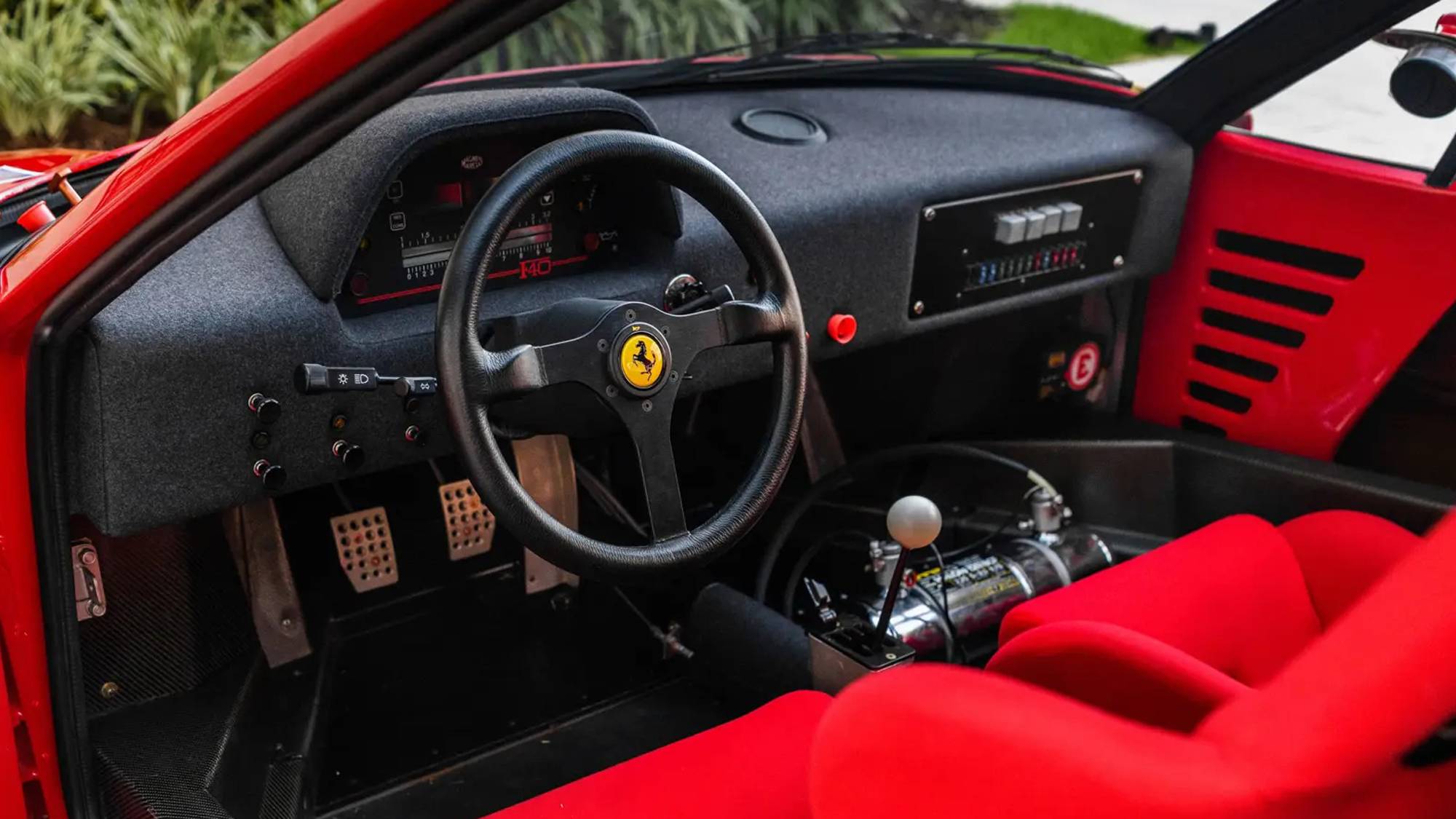 全球僅19輛的Ferrari F40 LM即將拍賣，預估價上看新台幣3億元 | 地球黃金線