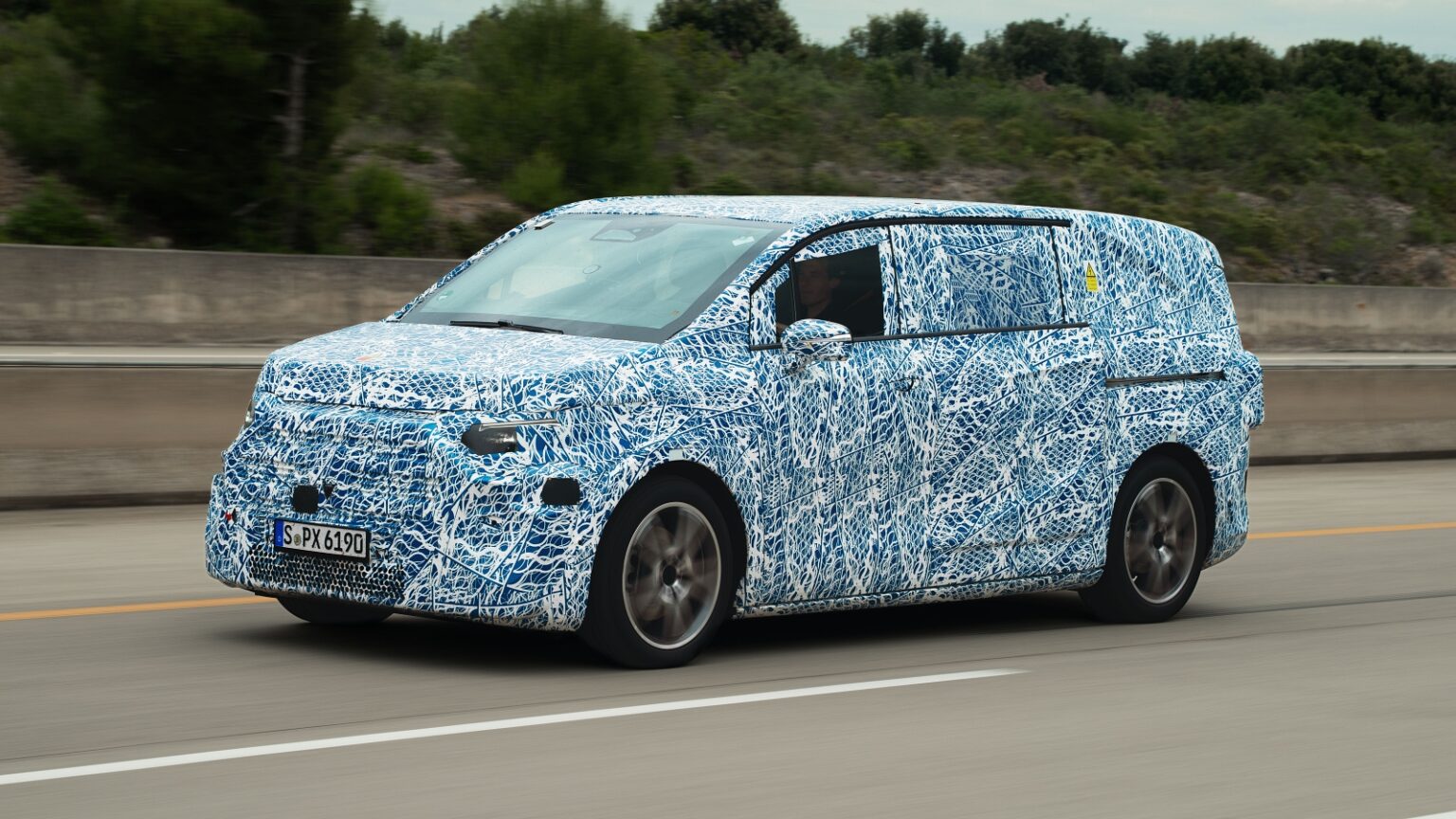 賓士預告純電版GLC、VLE電動MPV、AMG電動超跑將現身2025慕尼黑車展 | 地球黃金線