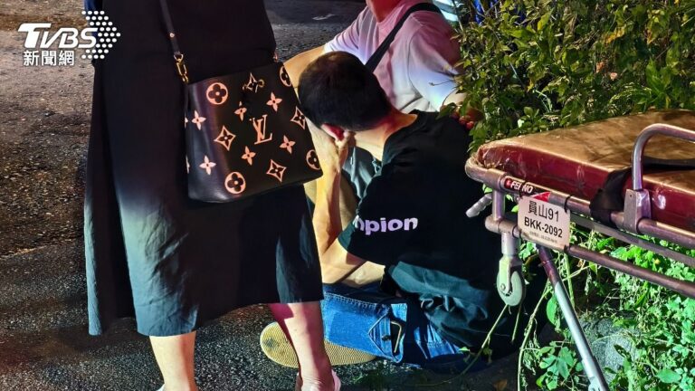 多元計程車違規左轉遭無照賓士撞，後座17歲女噴飛亡家屬哭倒地 | 地球黃金線