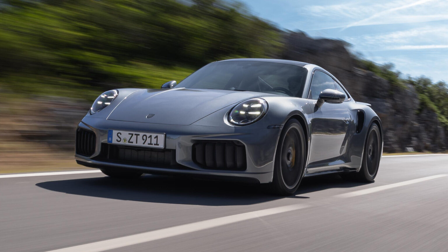 保時捷發表史上最強911 Turbo S，掛上T-Hybrid油電1445萬起接單 | 地球黃金線
