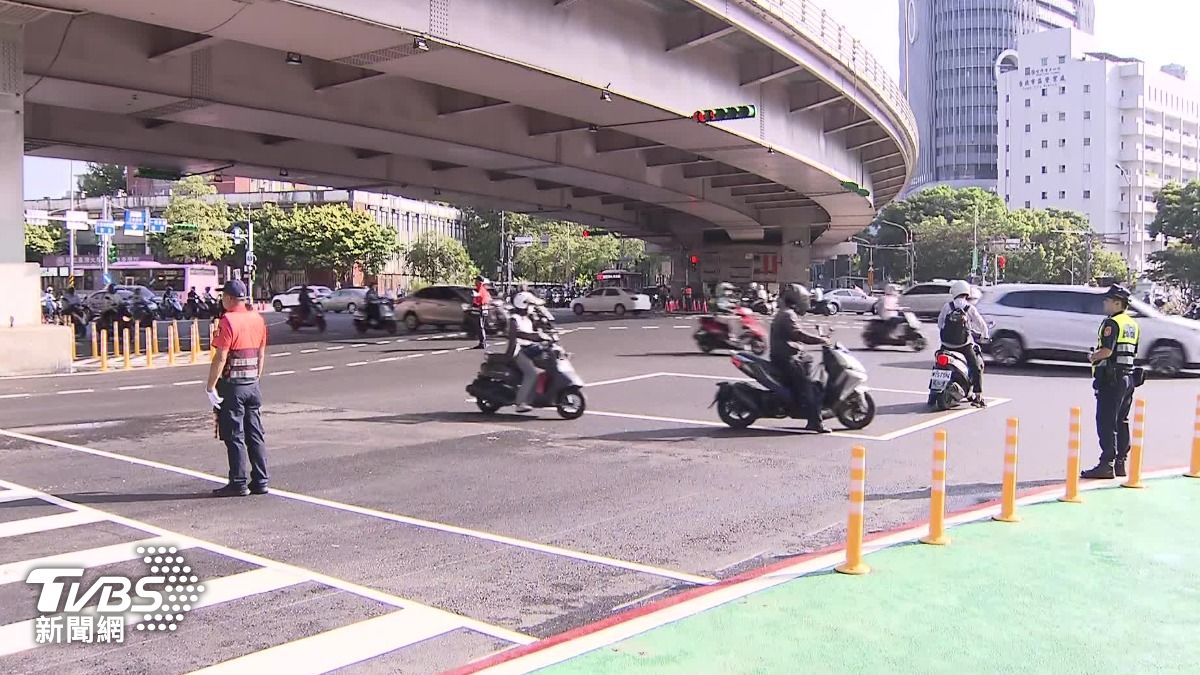 公館圓環拆除改正交路口「首日上班塞爆」，蔣萬安實地開車體驗並下令改善 | 地球黃金線