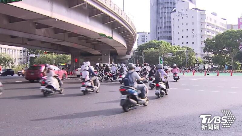 公館圓環拆除改正交路口「首日上班塞爆」，蔣萬安實地開車體驗並下令改善 | 地球黃金線
