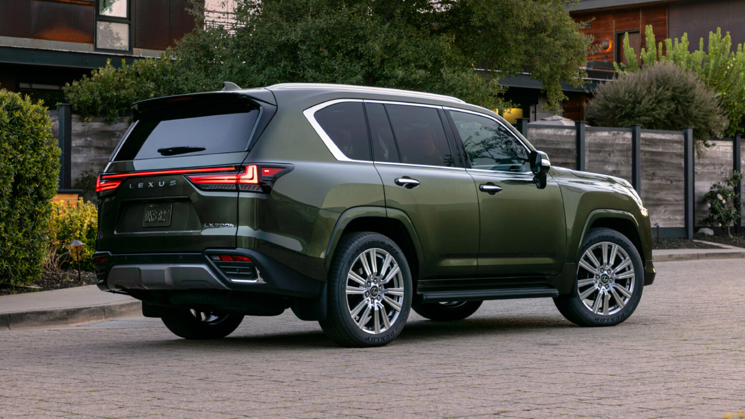 新年式Lexus LX美國登場，小幅漲價F Sport跟Overtrail車型再強化 | 地球黃金線