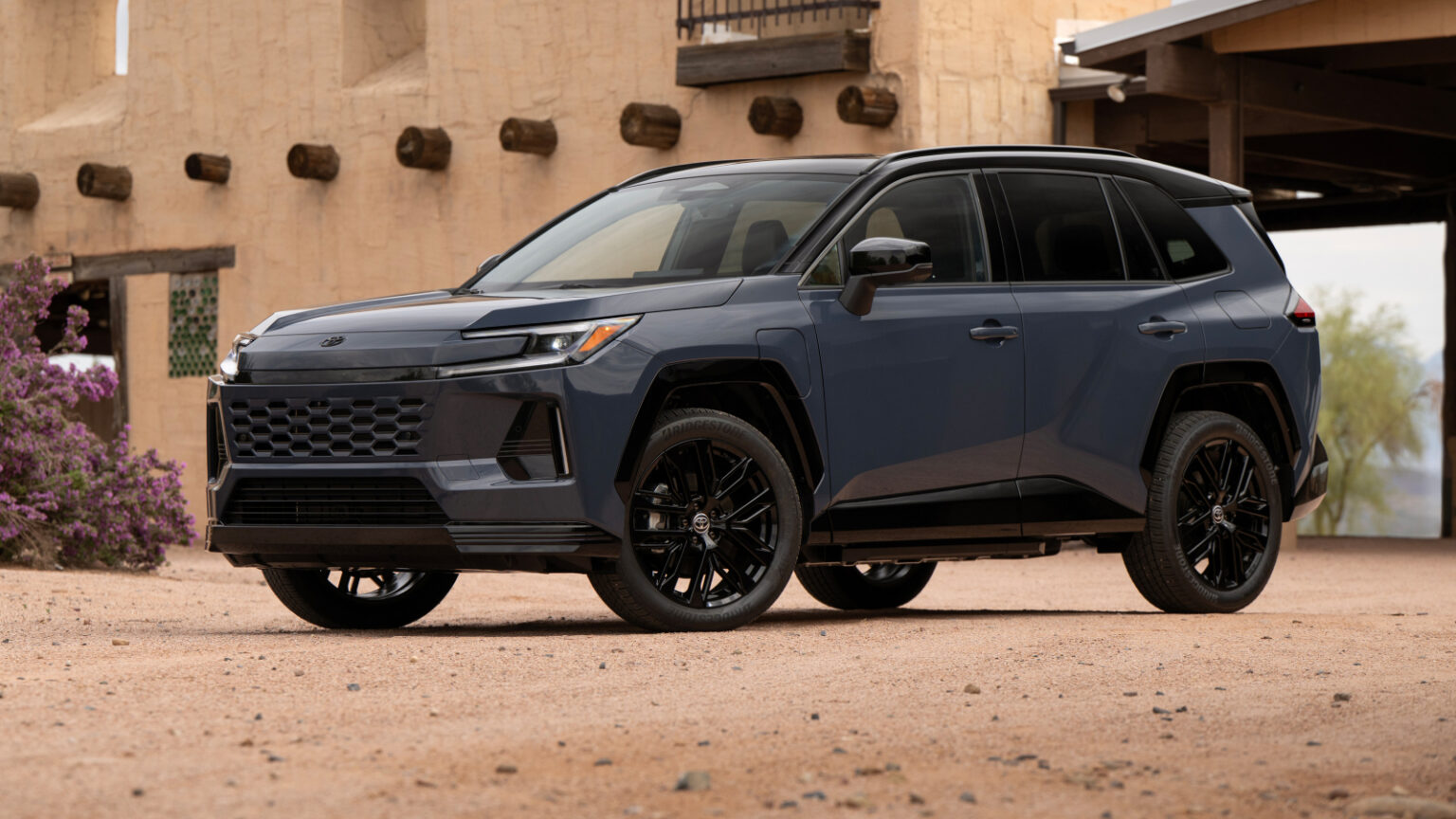 美規RAV4 6代價格99.6萬起！外媒驚訝Toyota竟調降3.1萬入手門檻 | 地球黃金線