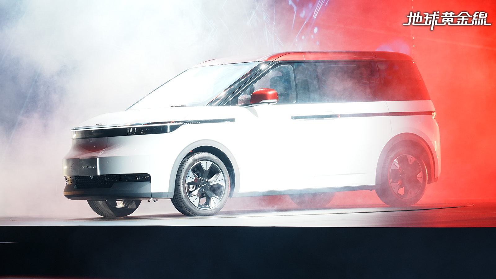 鴻海科技日亮相全新電動車Model A，日本首發未來有望走向東南亞 | 地球黃金線