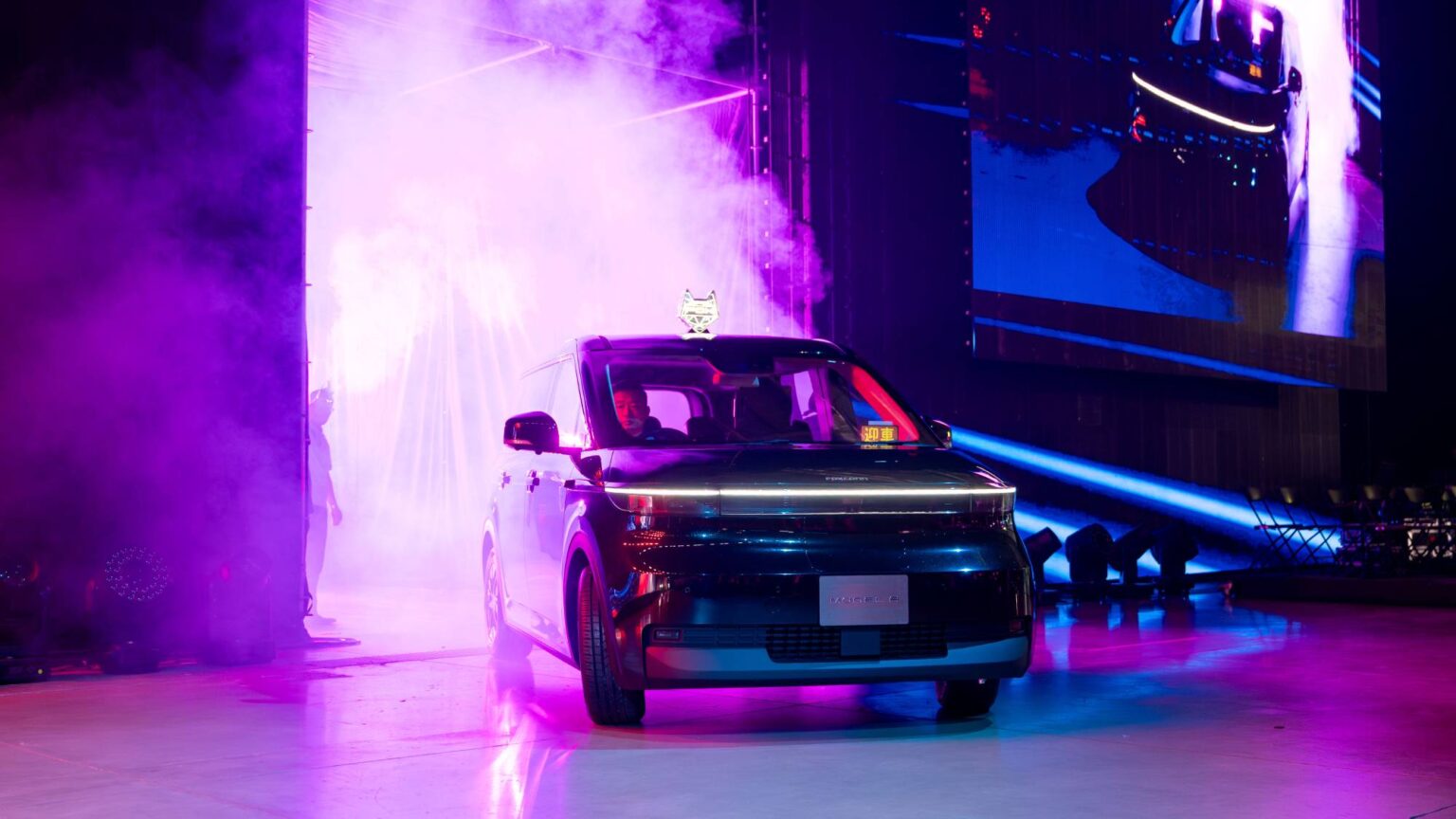 鴻海科技日喊話推Level 4自駕技術！攜手多家合作夥伴含Stellantis、輝達與OpenAI | 地球黃金線