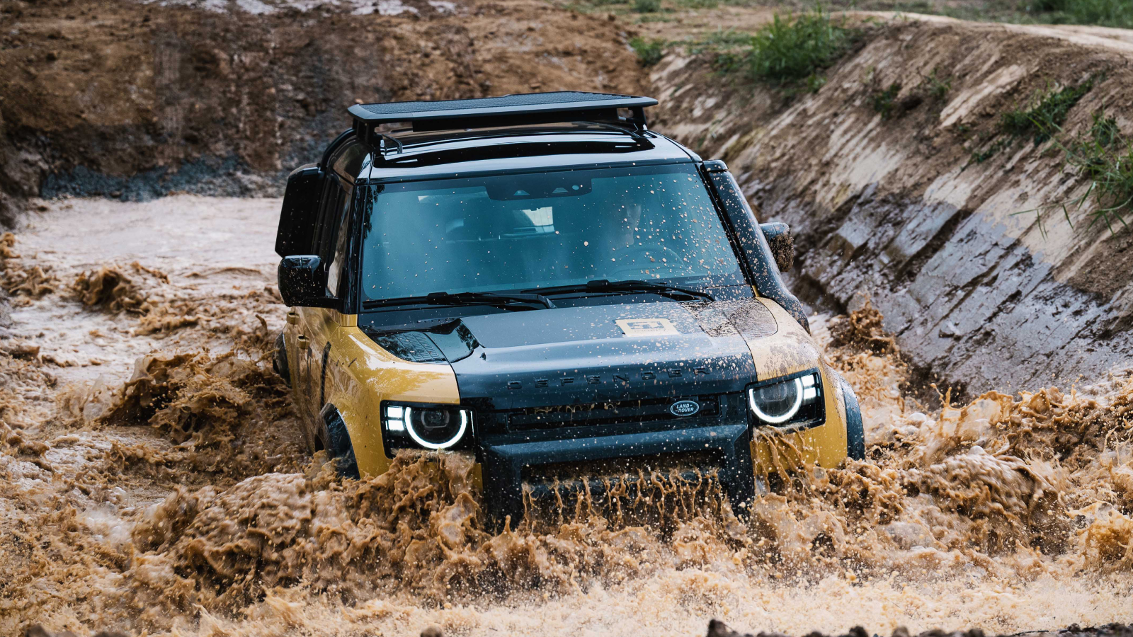 26年式Defender Trophy Edition登場，全台限量50部369萬元起 | 地球黃金線